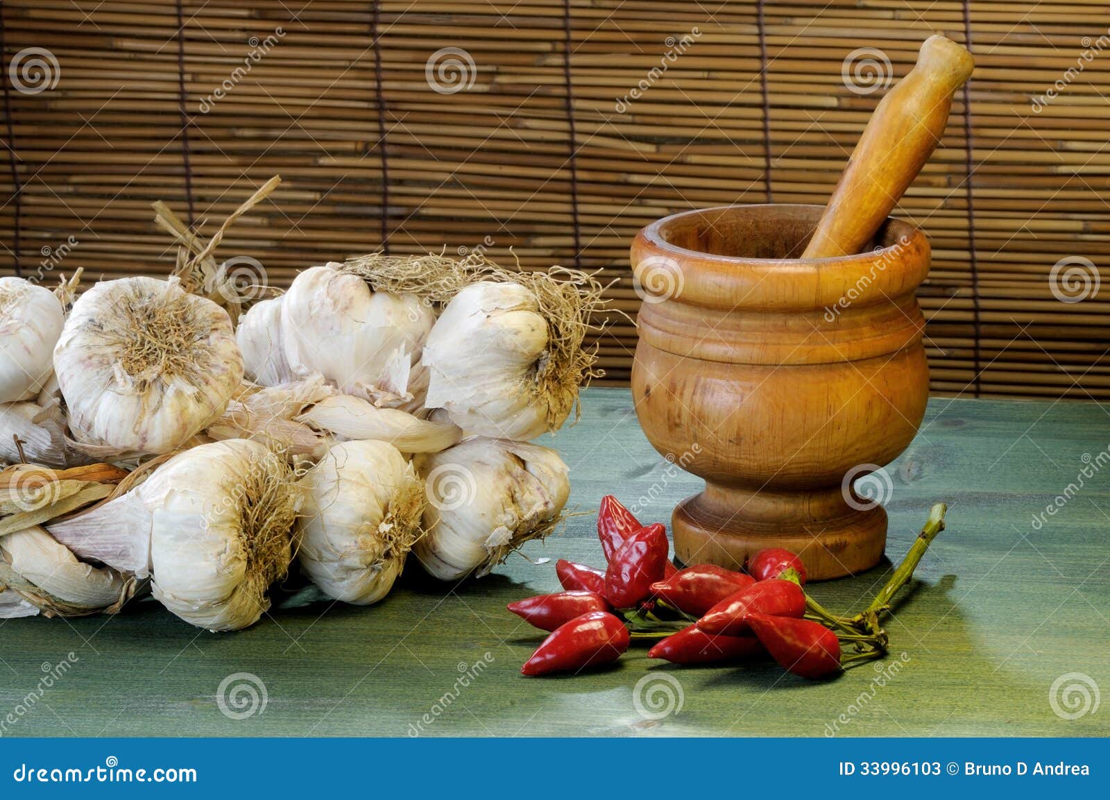Ajo y chile rojo imagen de archivo. Imagen de alimento - 33996103