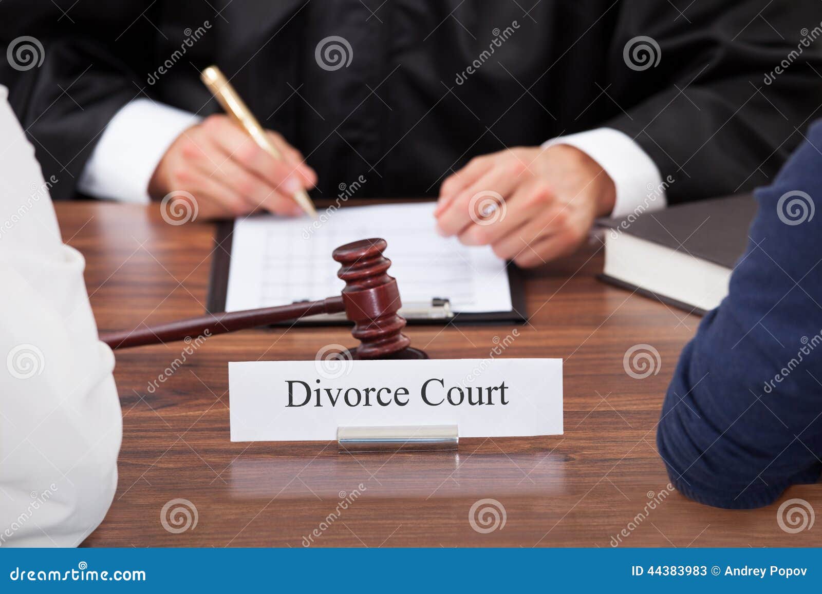 Ajouter Au Juge Devant Le Tribunal Image stock - Image du affaires ...