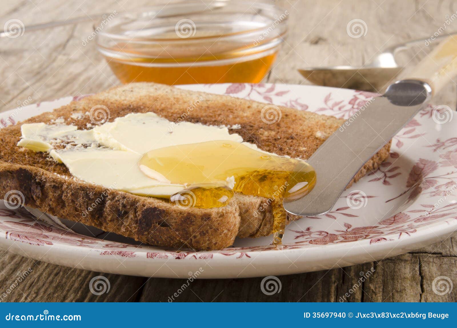 Akazienhonig Auf Einer Scheibe Des Toasts Stockfoto - Bild von honig ...