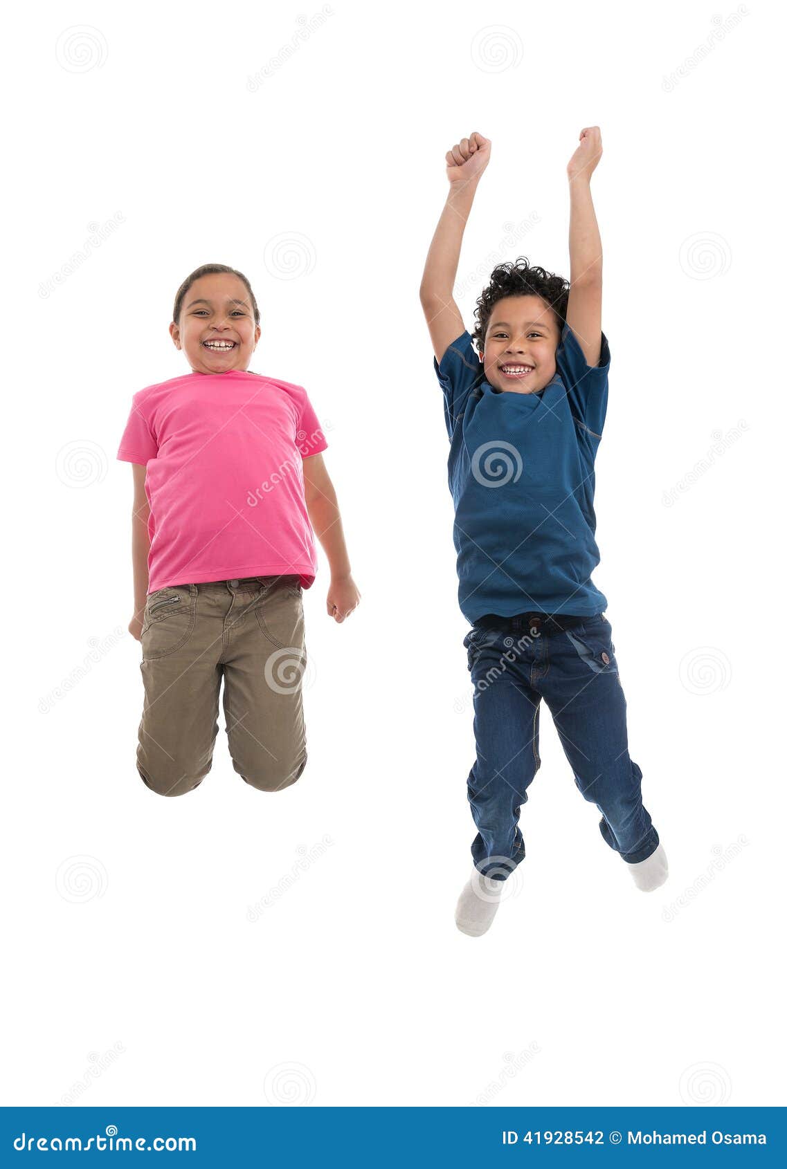 Aktive Frohe Kinder, Die Mit Freude Springen Stockfoto - Bild von ...