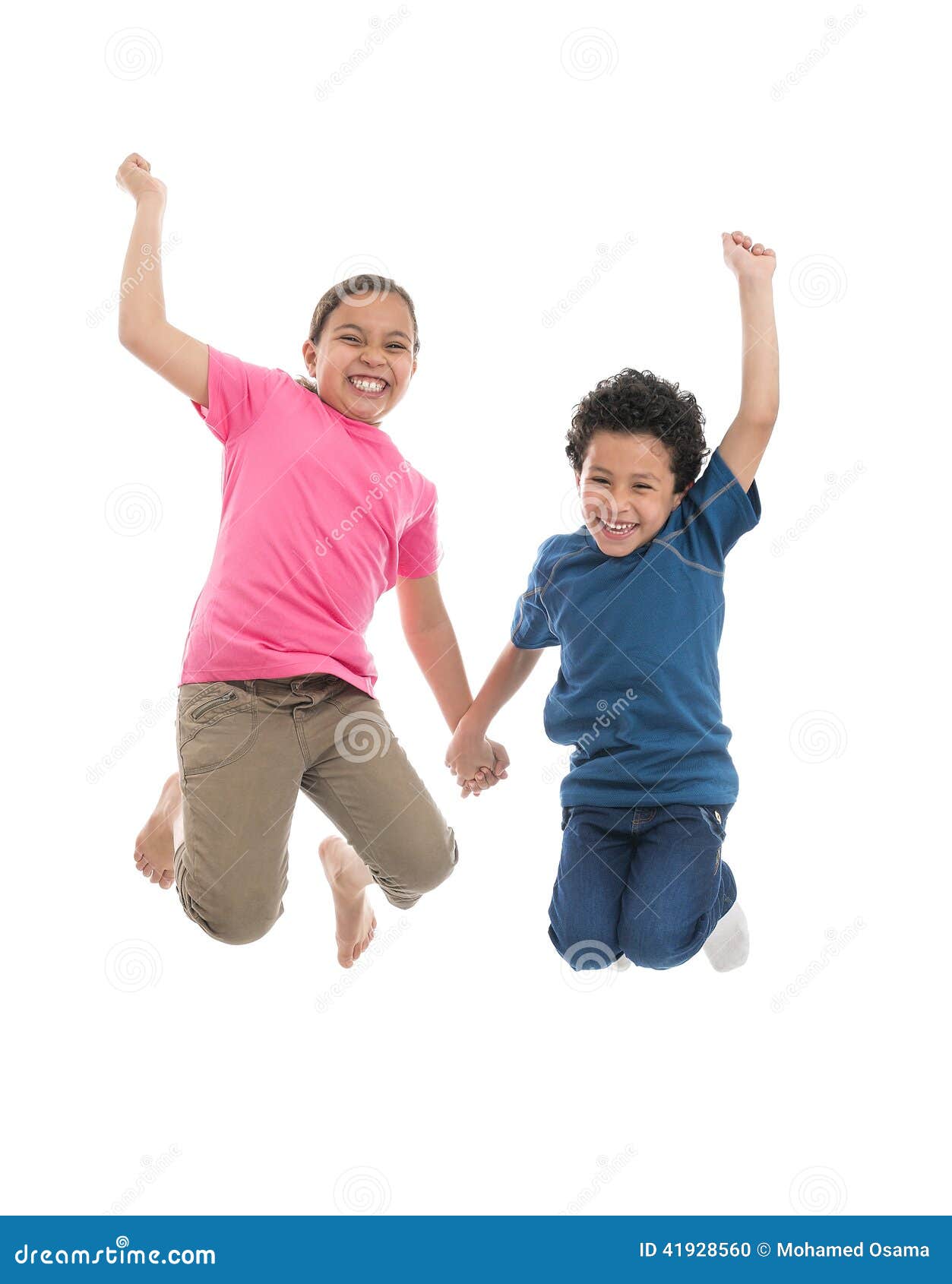 Aktive Frohe Kinder, Die Mit Freude Springen Stockfoto - Bild von hoch ...