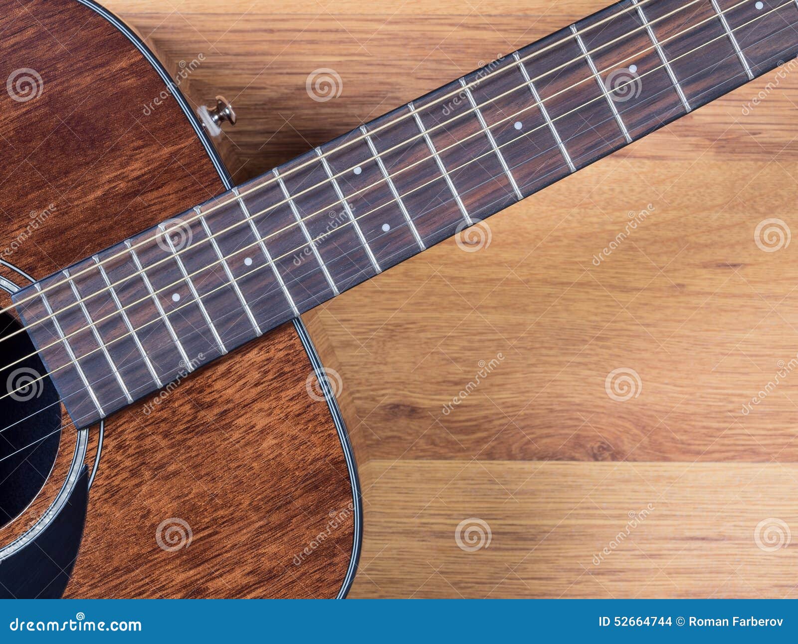 Akustisk gitarr arkivfoto. Bild av musikal, fribord, gitarr - 52664744
