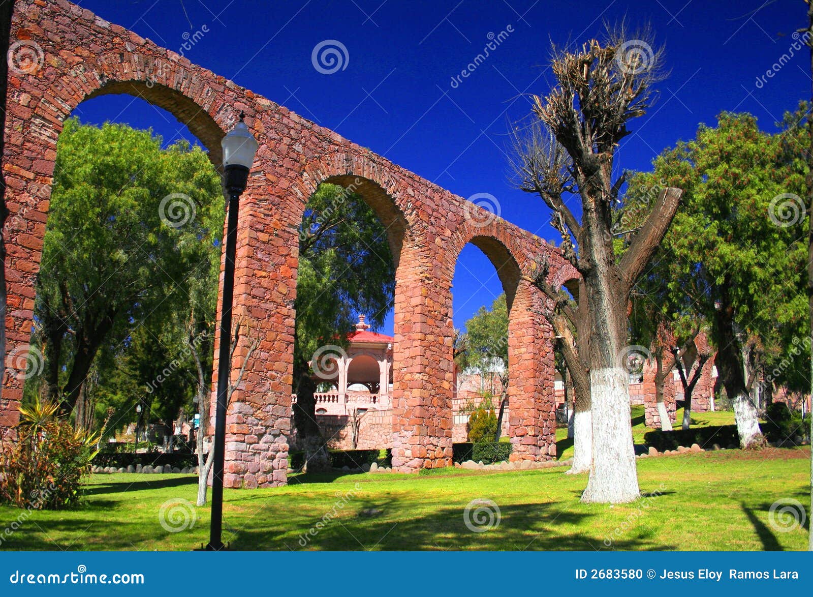 Akvedukt arkivfoto. Bild av vatten, amerikansk, latinamerikan - 2683580