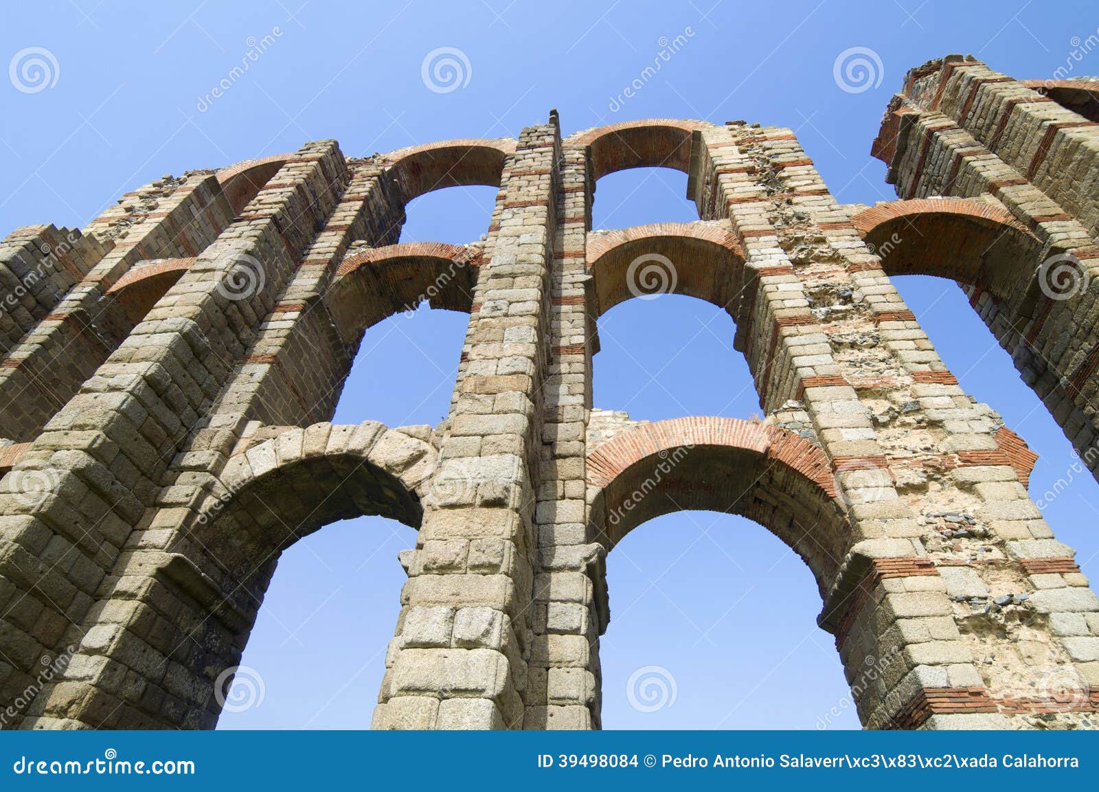 Akvedukt arkivfoto. Bild av berömdt, ställe, gammal, lägen - 39498084