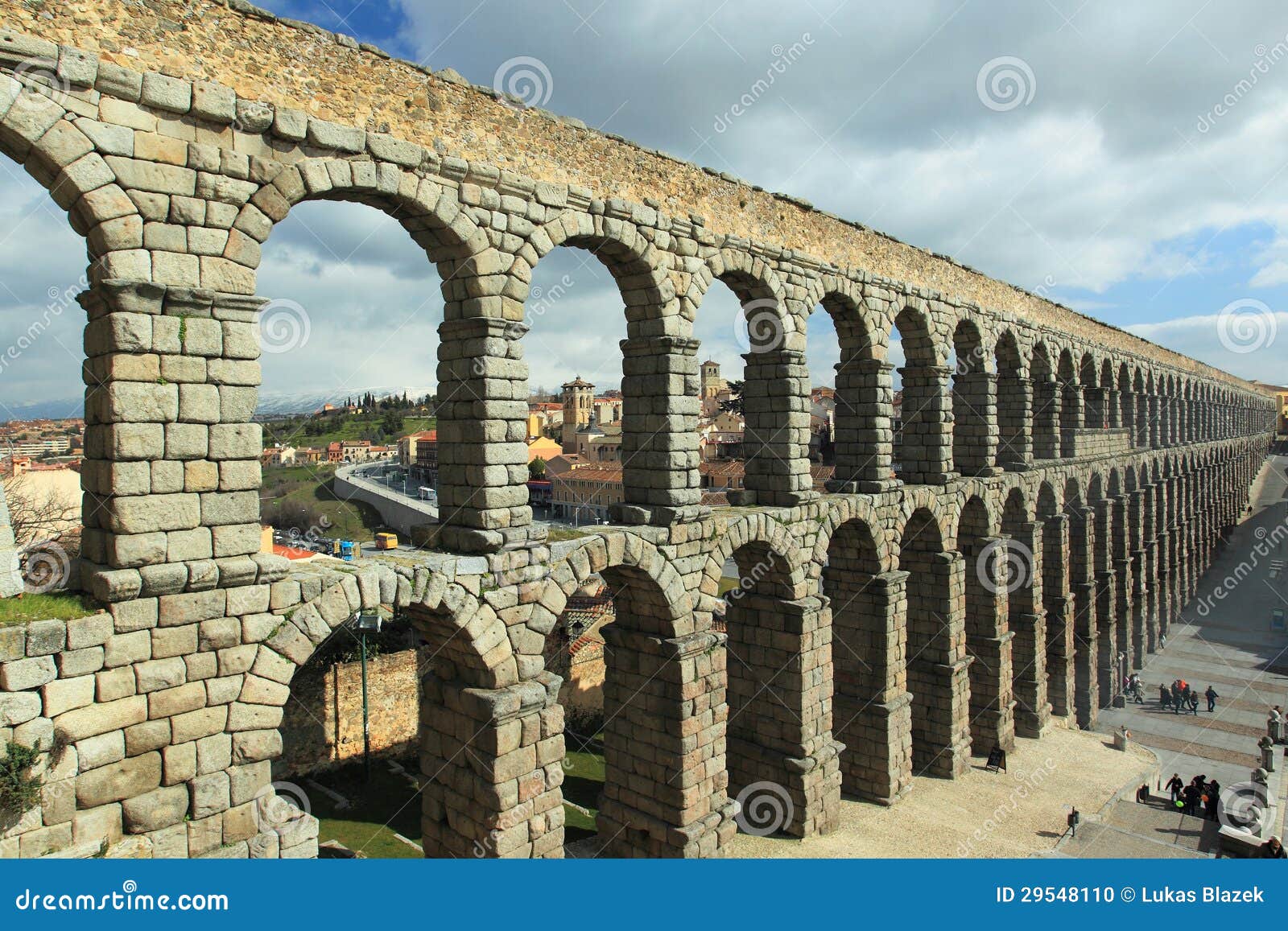 Akvedukt av Segovia redaktionell foto. Bild av iberisk - 29548110
