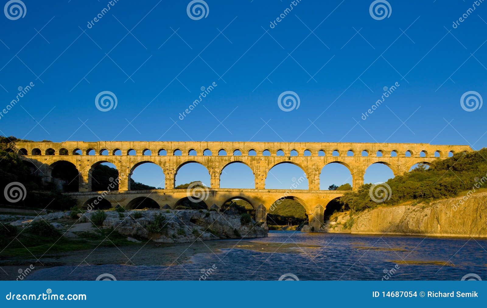 Akwedukt rzymski zdjęcie stock. Obraz złożonej z rzymski - 14687054