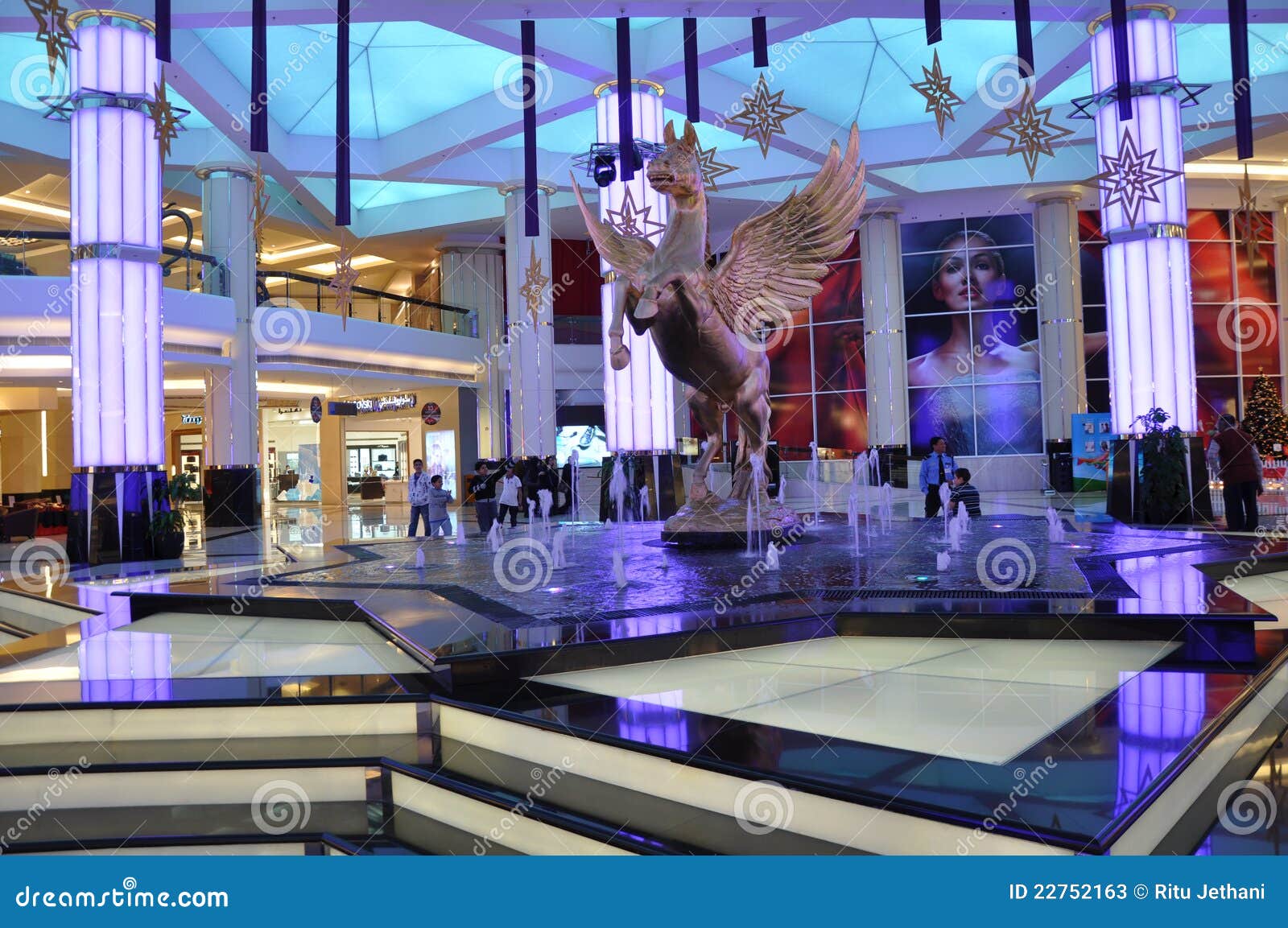 Al Ain Mall in the UAE editorial stock photo. Image of culture - 22752163