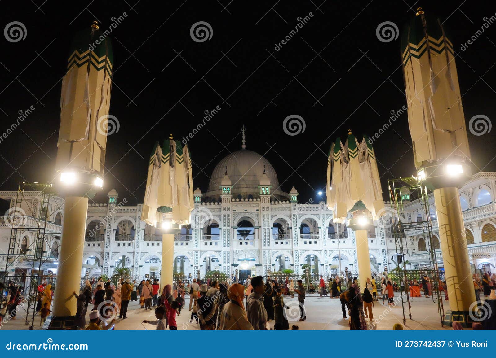 Al Anwar Mosque, Pasuruan editorial photography. Image of scene - 273742437