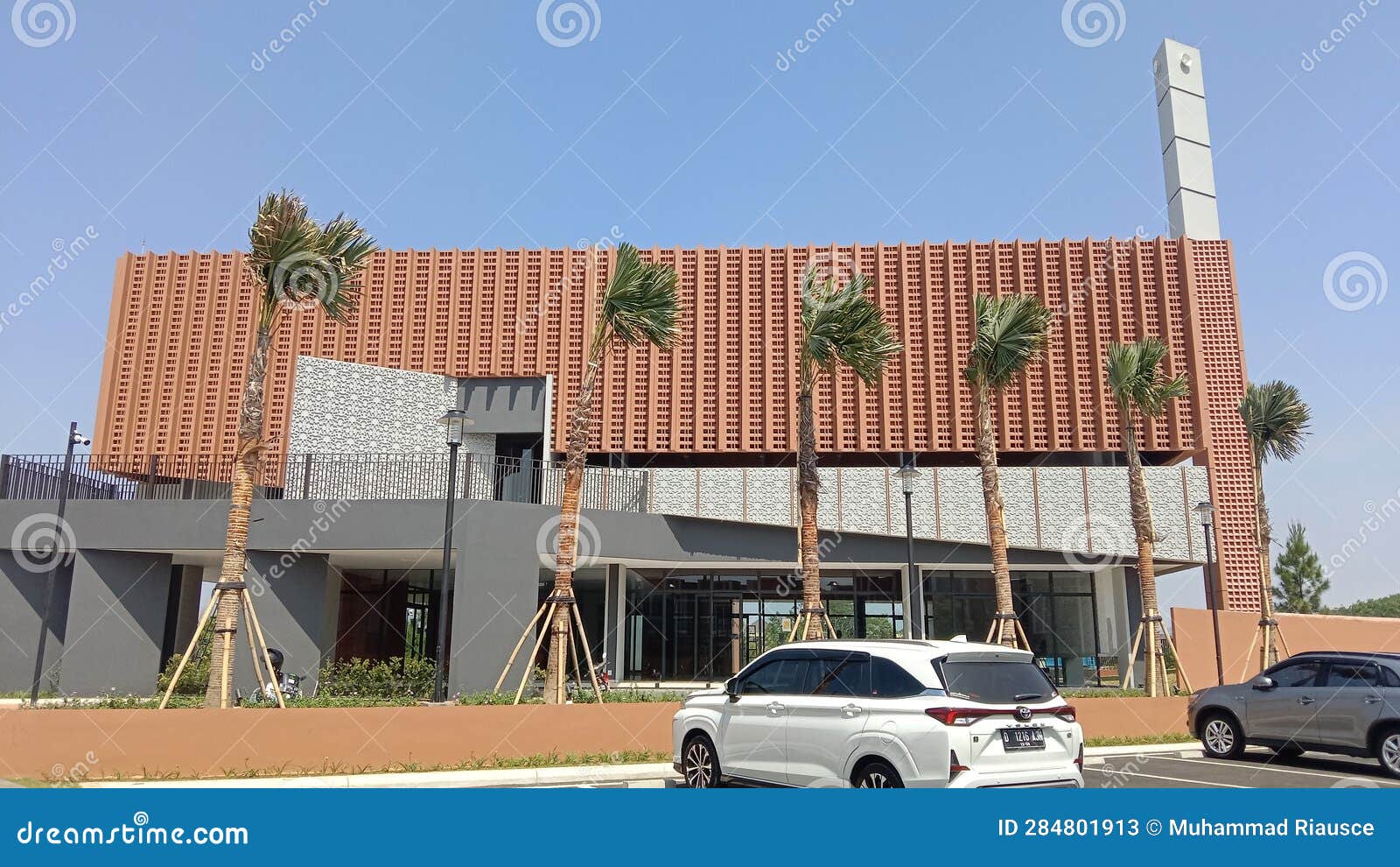 Al-Azhar Mosque in Summarecon Editorial Stock Photo - Image of azhar ...