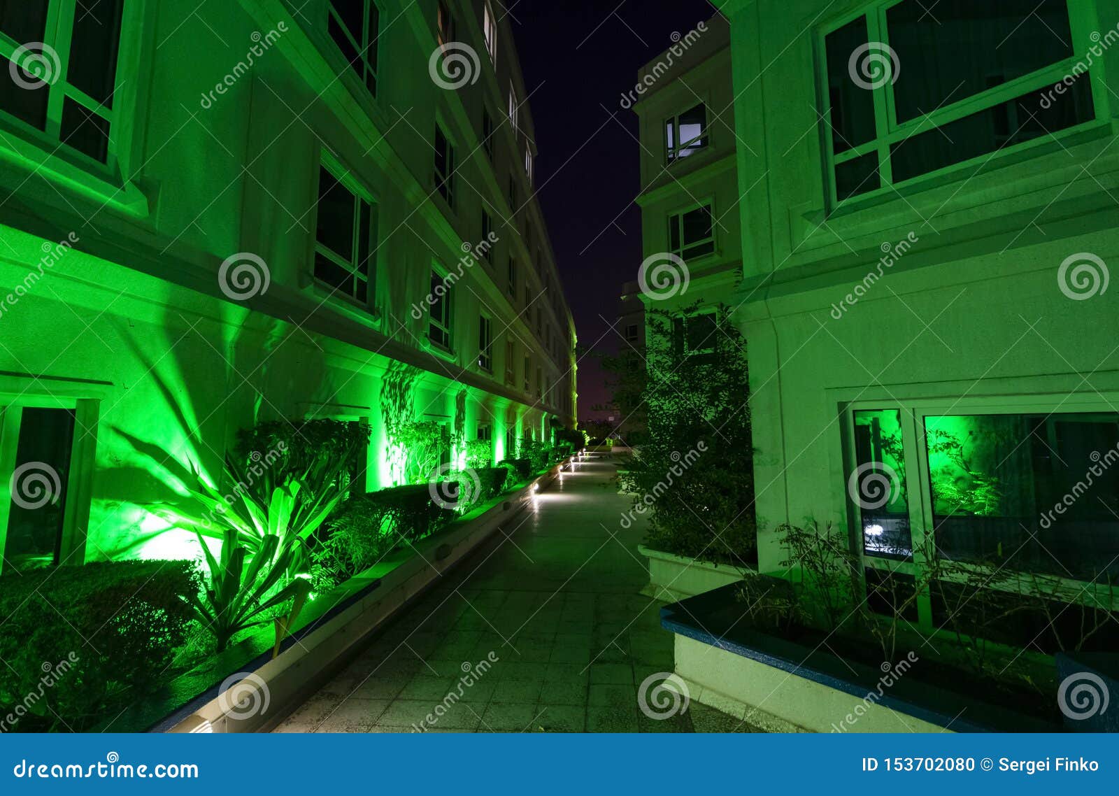 Al Bustan Centre editorial image. Image of dusk, landmark - 153702080