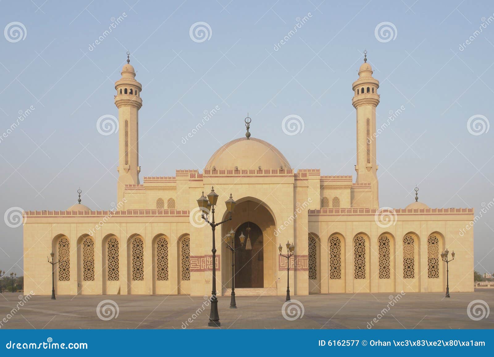 Al-Fateh Grand Mosque in Bahrain Stock Image - Image of gulf, lamp: 6162577