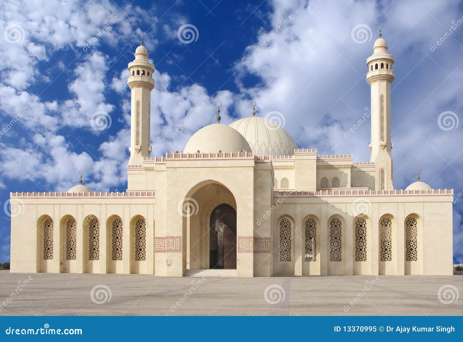 Al Fateh Mosque Bahrain stock image. Image of allah, fluffy - 13370995