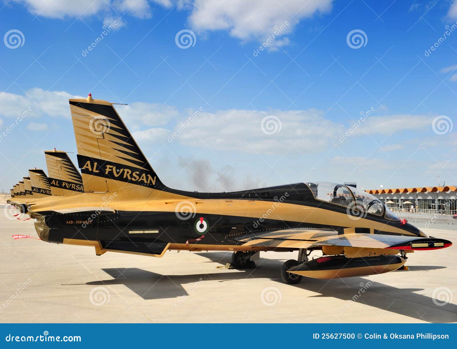 Al Fursan Aerobatic Team From The United Arab Emirates Air Force Flying ...