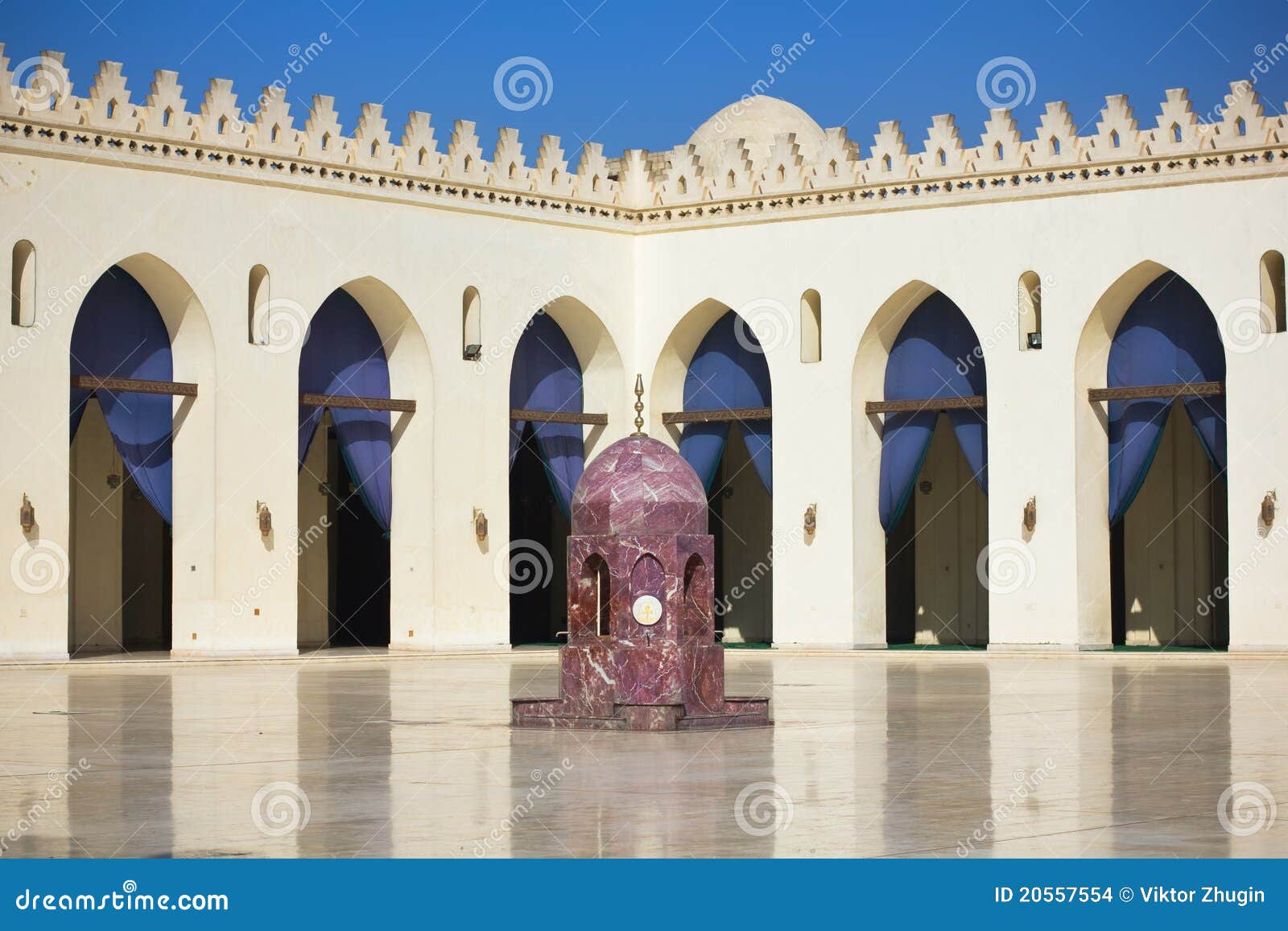 Al Hakim Bi Amr Allah Mosque in Cairo Stock Photo - Image of courtyard ...