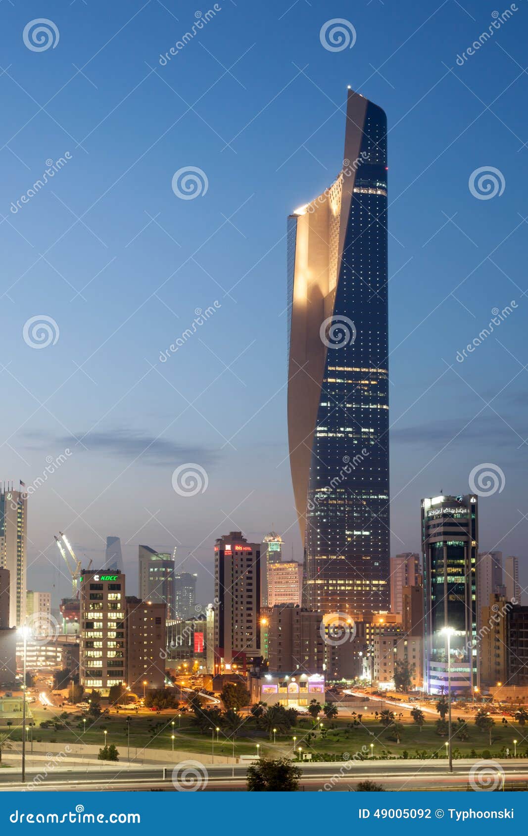 Al Hamra Tower Alla Notte, Kuwait Fotografia Editoriale - Immagine di ...