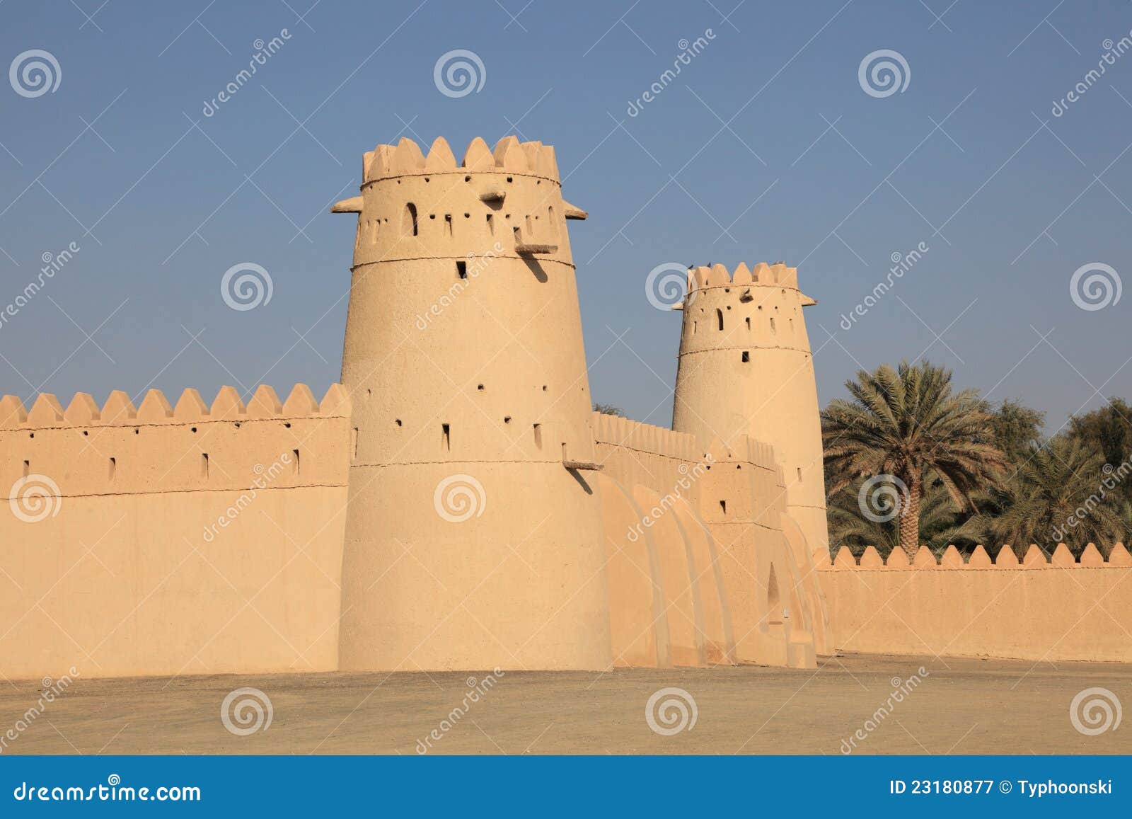 Al Jahili Fort in Al Ain, Abu Dhabi Stock Image - Image of fortress ...