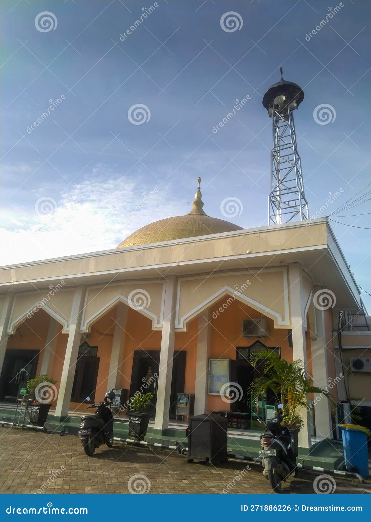 Al-Muhajirin Mosque, Samarinda 3 Editorial Photo - Image of tower, arch ...