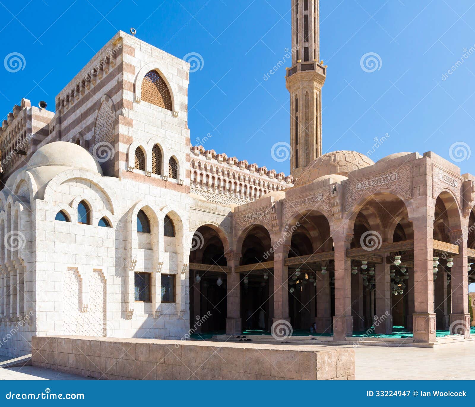 Al Mustafa Mosque stock image. Image of outside, resort - 33224947