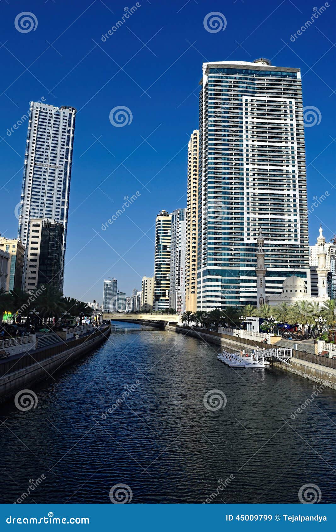 Al Qasba - Sharjah stock image. Image of landmark, east - 45009799