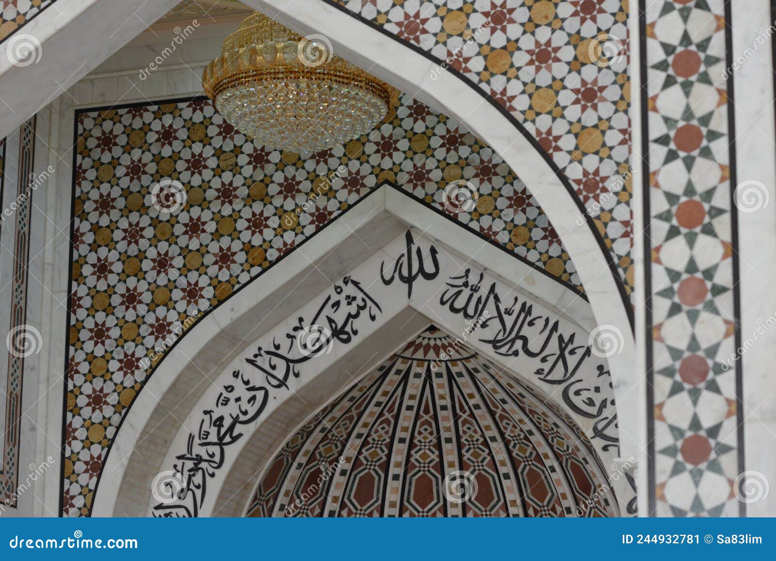 Al Rahman Mosque Interior, Muscat Oman Stock Image - Image of carving ...