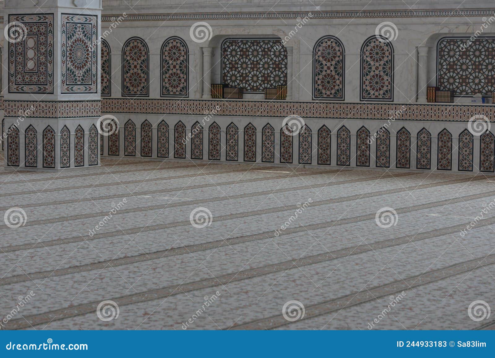 Al Rahman Mosque Interior, Muscat Oman Stock Image - Image of pattern ...