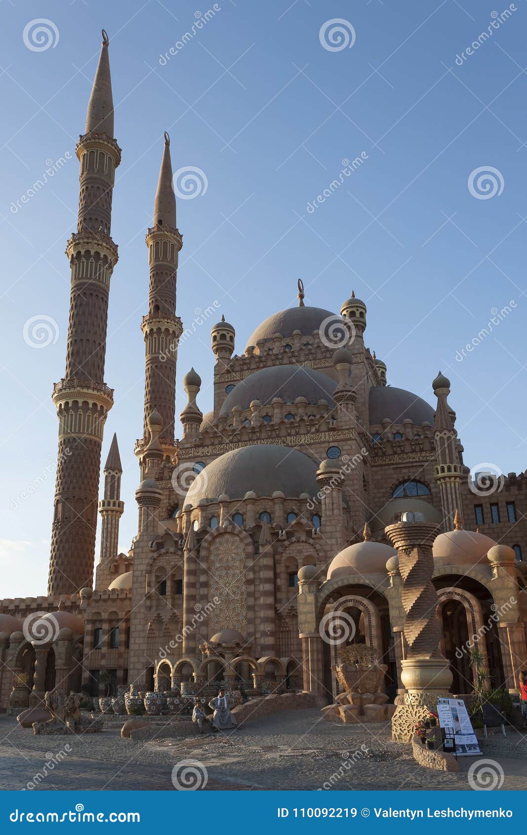 Al Sahaba Mosque is De Nieuwste En Grootste Moskee in Sharm E ...