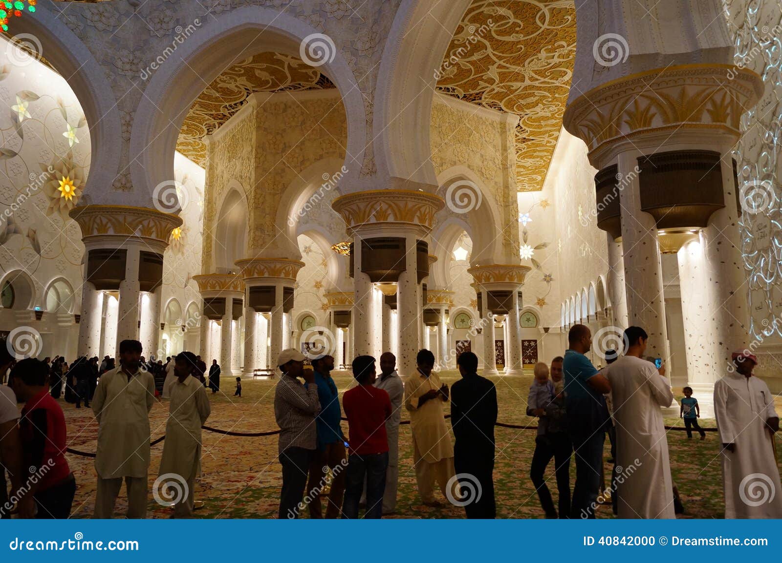 AL SHEIKH ZAYED MOSQUE editorial image. Image of building - 40842000
