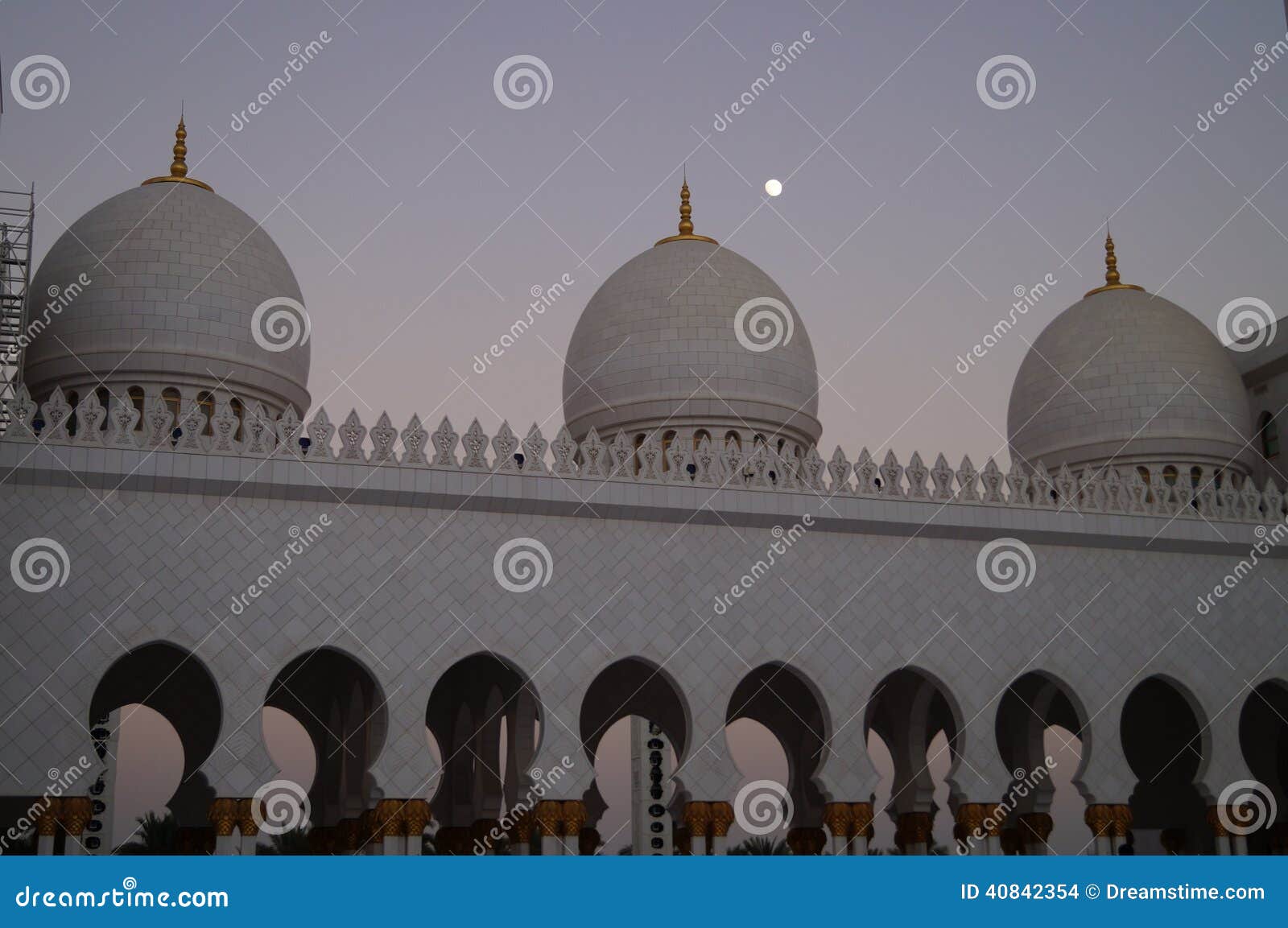 AL SHEIKH ZAYED MOSQUE editorial stock image. Image of landmark - 40842354