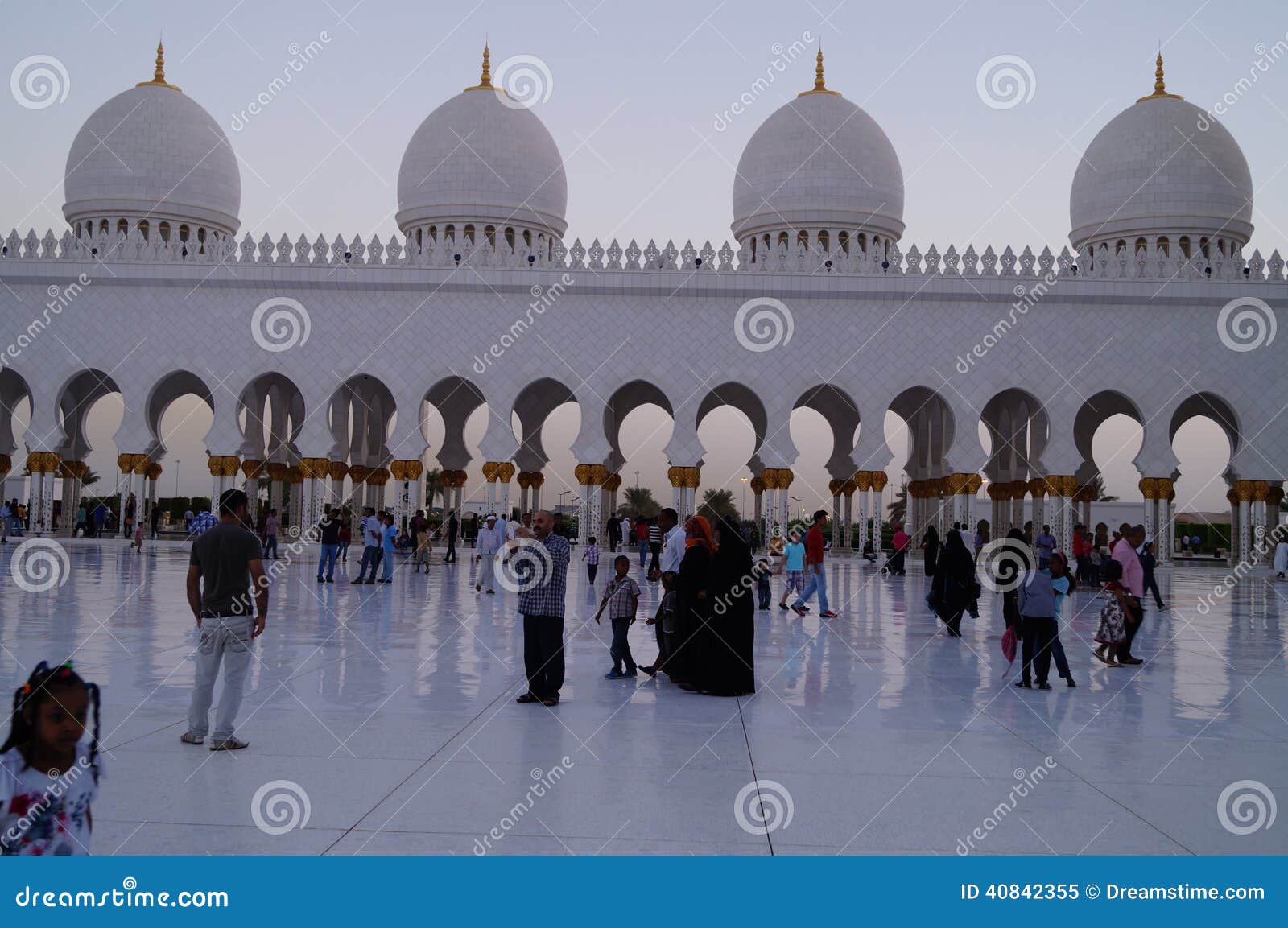 AL SHEIKH ZAYED MOSQUE editorial image. Image of dome - 40842355