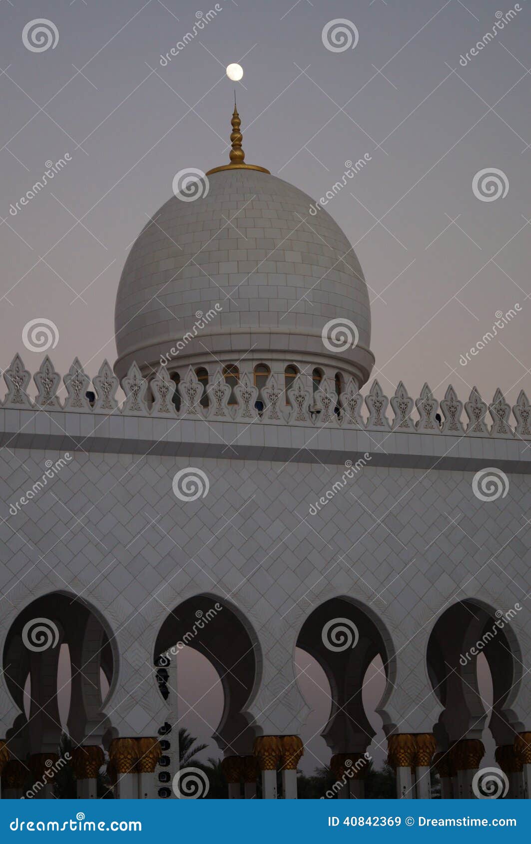 AL SHEIKH ZAYED MOSQUE editorial stock image. Image of history - 40842369