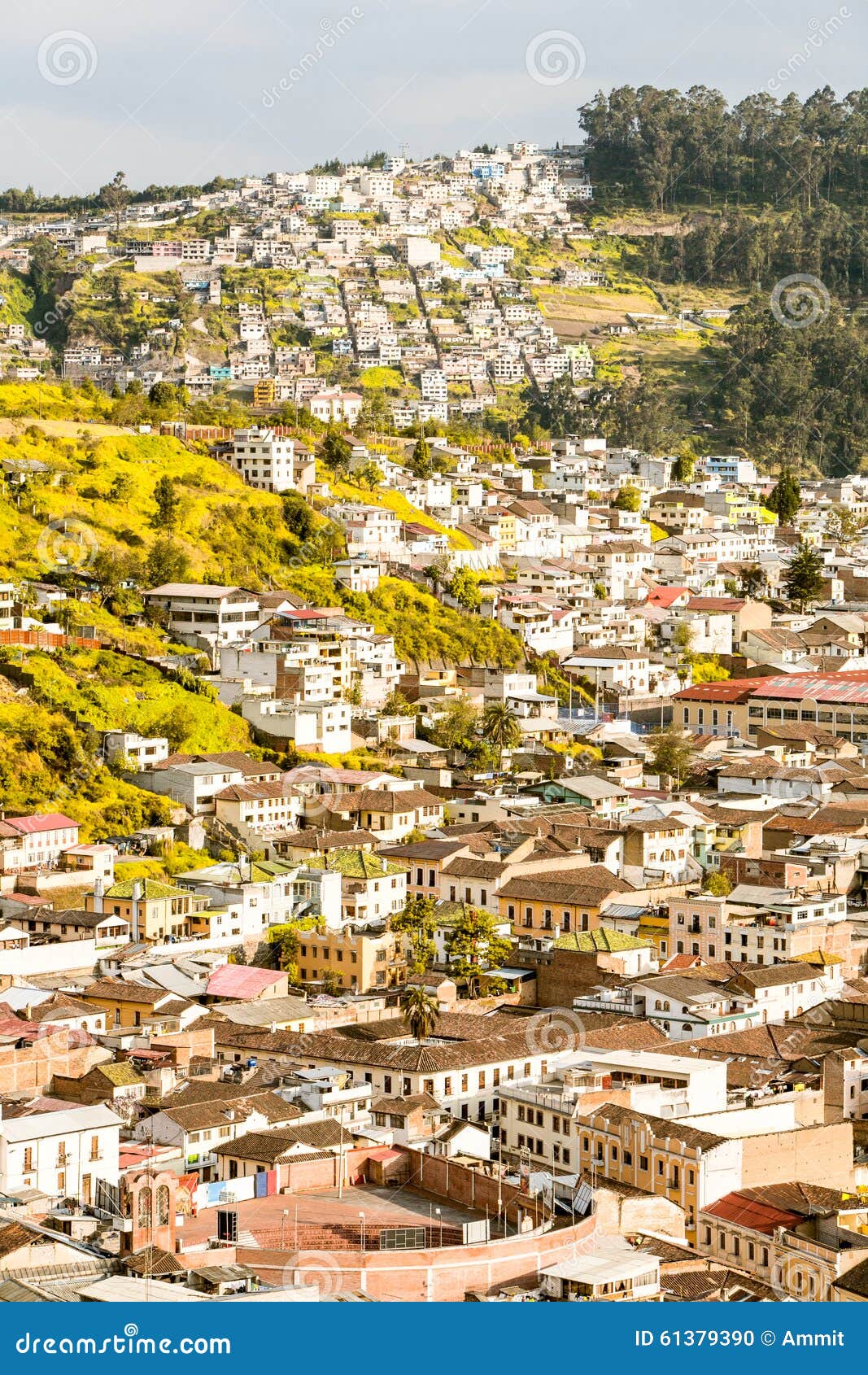 Al sur de Quito Ecuador foto de archivo. Imagen de azotea - 61379390