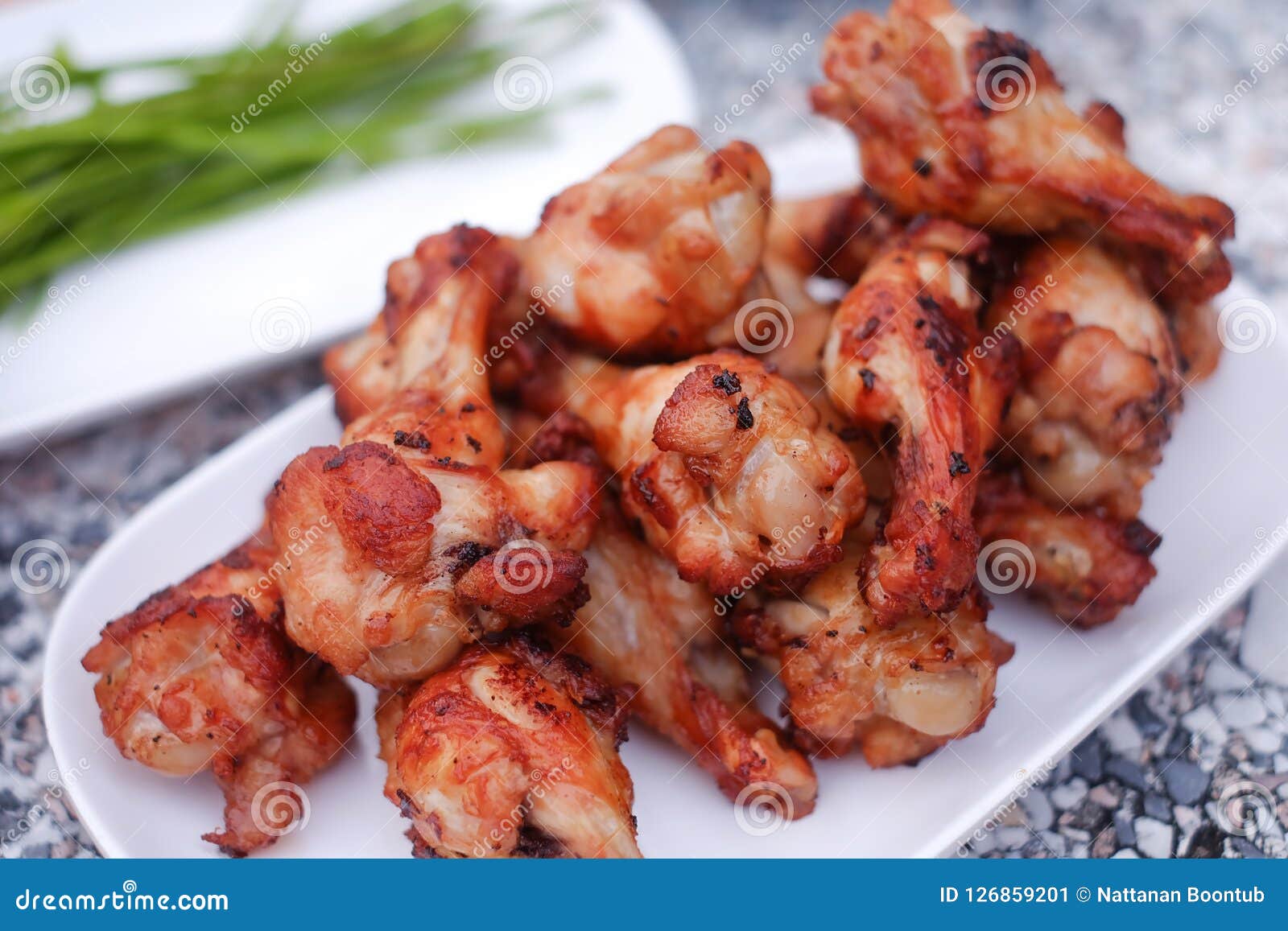 Ala De Pollo Frita En Plato Imagen de archivo - Imagen de cena ...