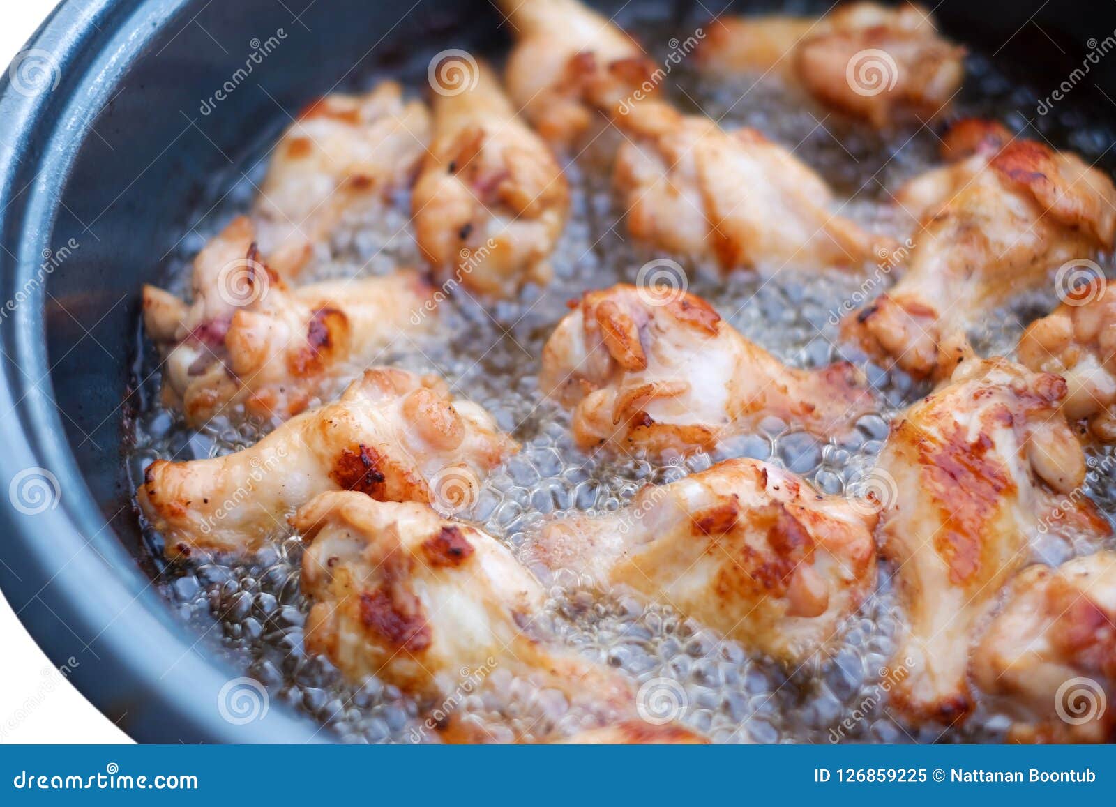 Ala De Pollo Frita En Plato Imagen de archivo - Imagen de salsa ...