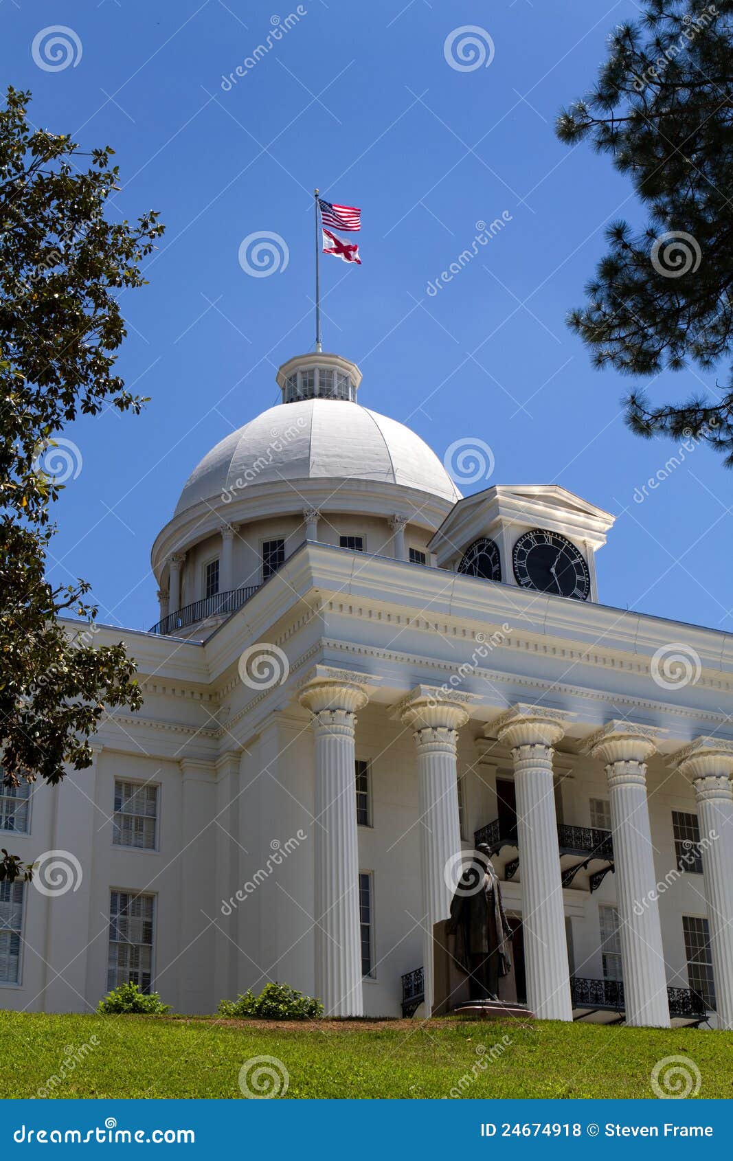 Alabama Statehouse stock photo. Image of landmark, davis - 24674918
