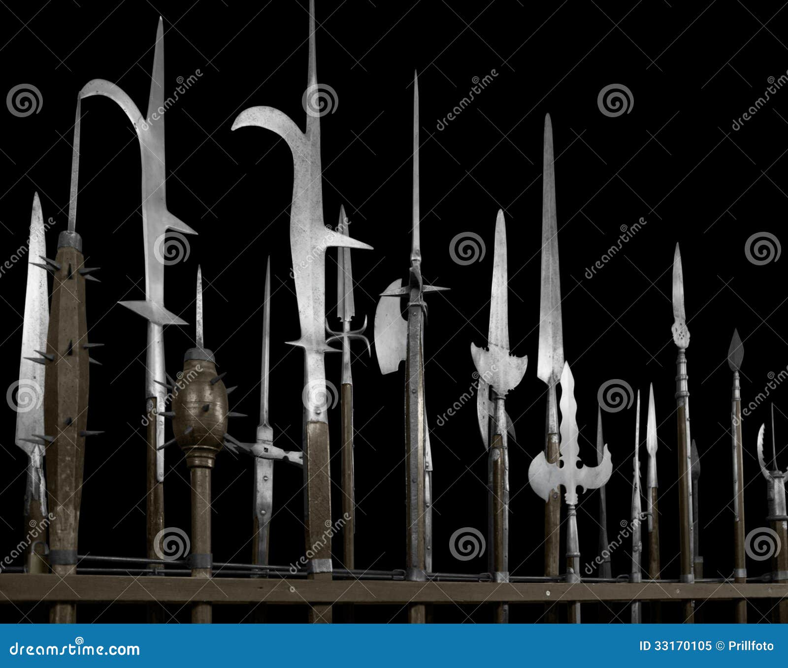 Alabardas En Parte Posterior Del Negro Imagen de archivo - Imagen de ...