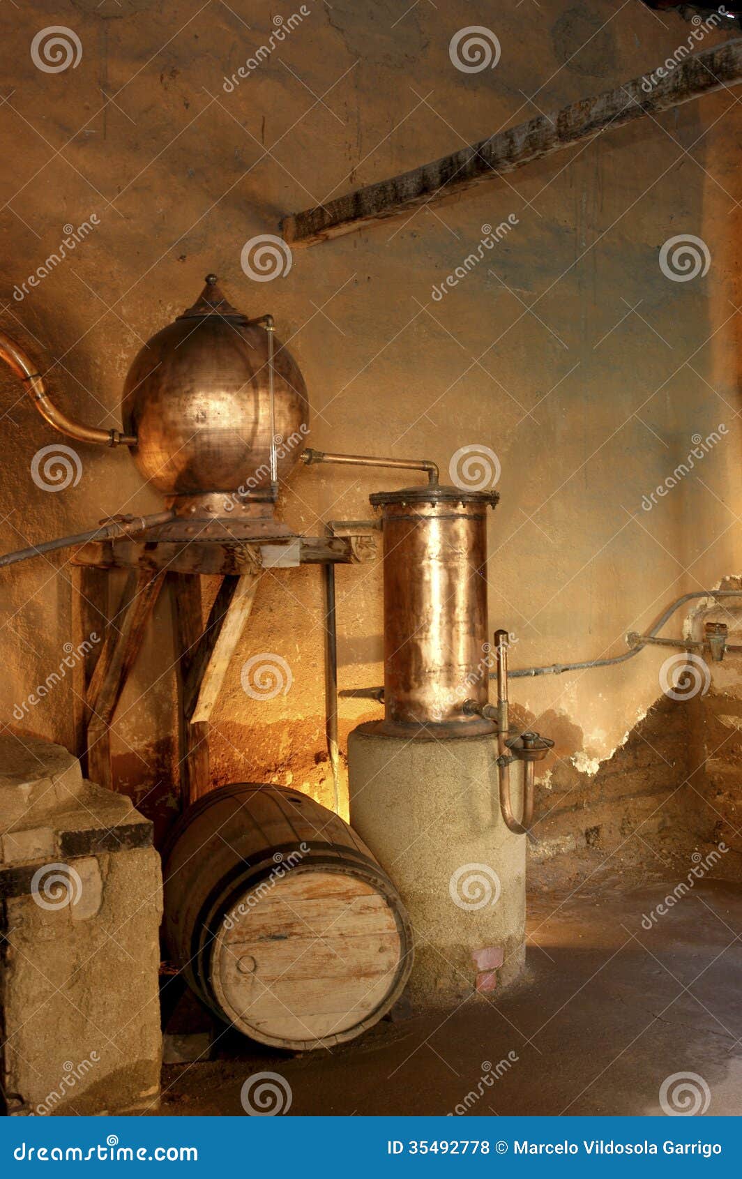 Alambicco fotografia stock. Immagine di evaporazione - 35492778