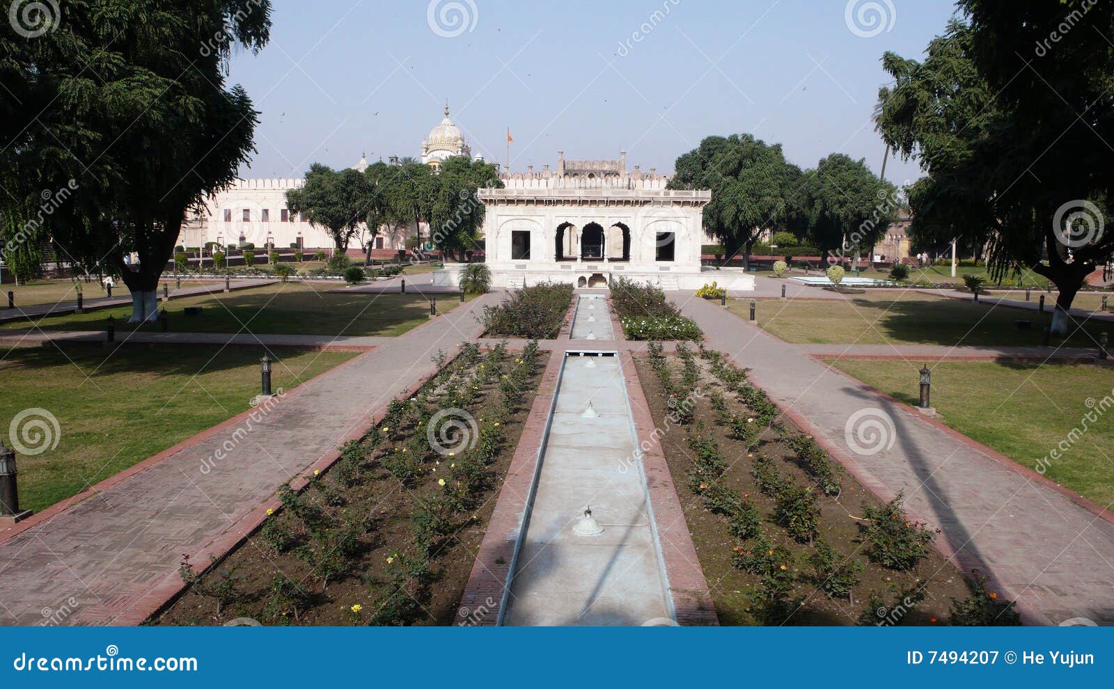 The Alamgiri Gate stock image. Image of pavilions, fluted - 7494207