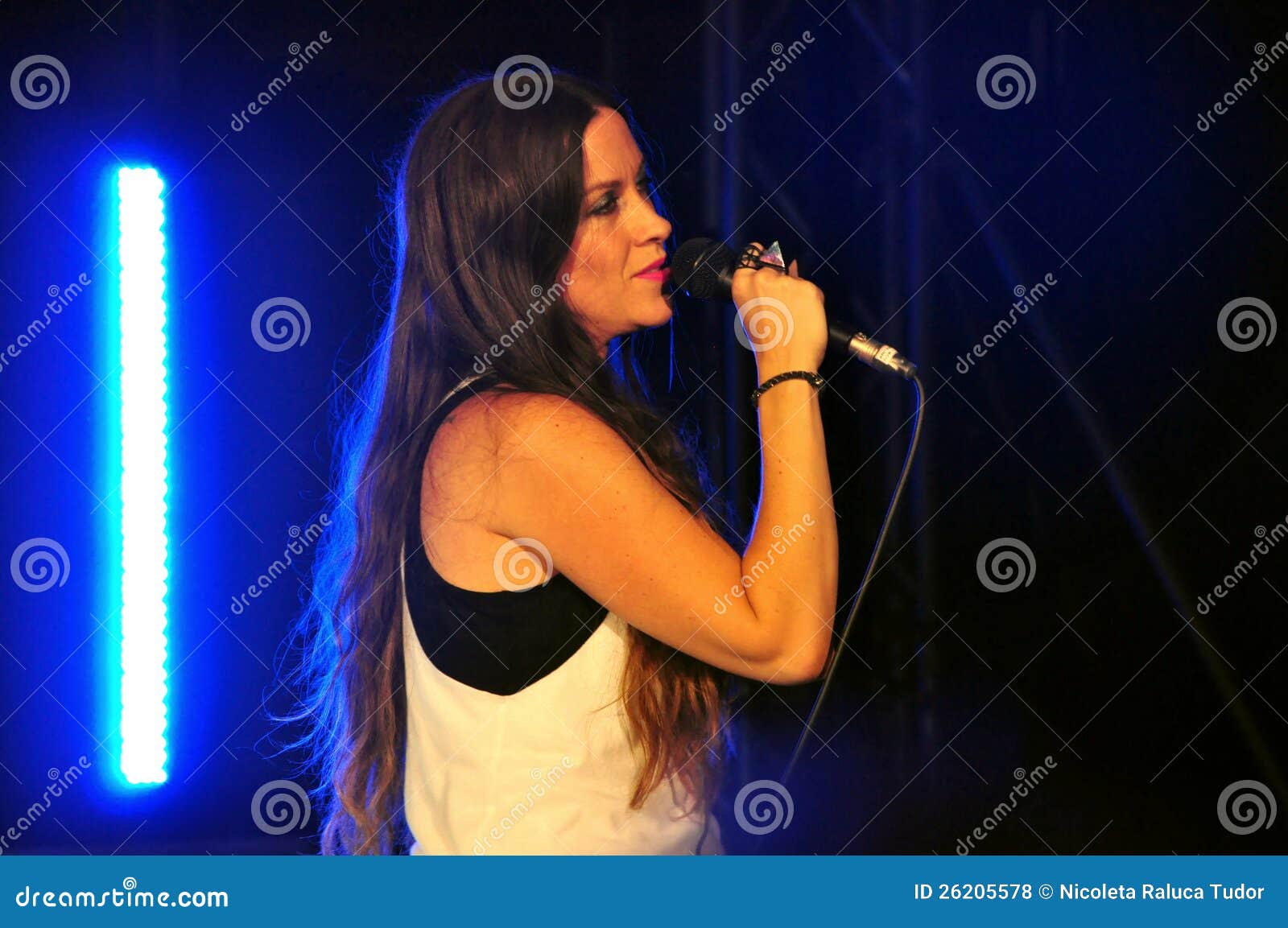 Alanis Morissette in Concert in Italy Editorial Stock Photo - Image of ...