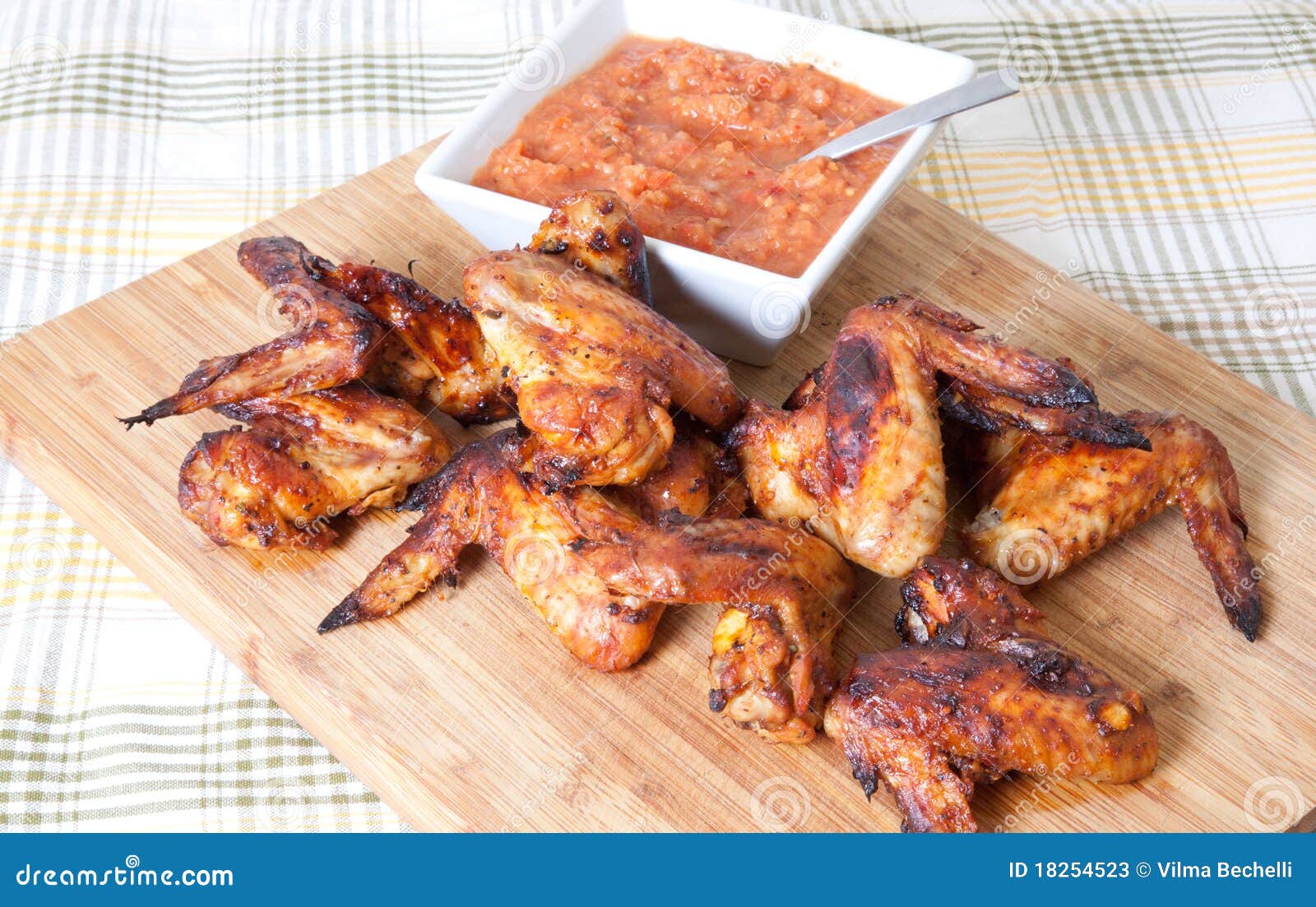 Alas de pollo imagen de archivo. Imagen de fresco, pollo - 18254523