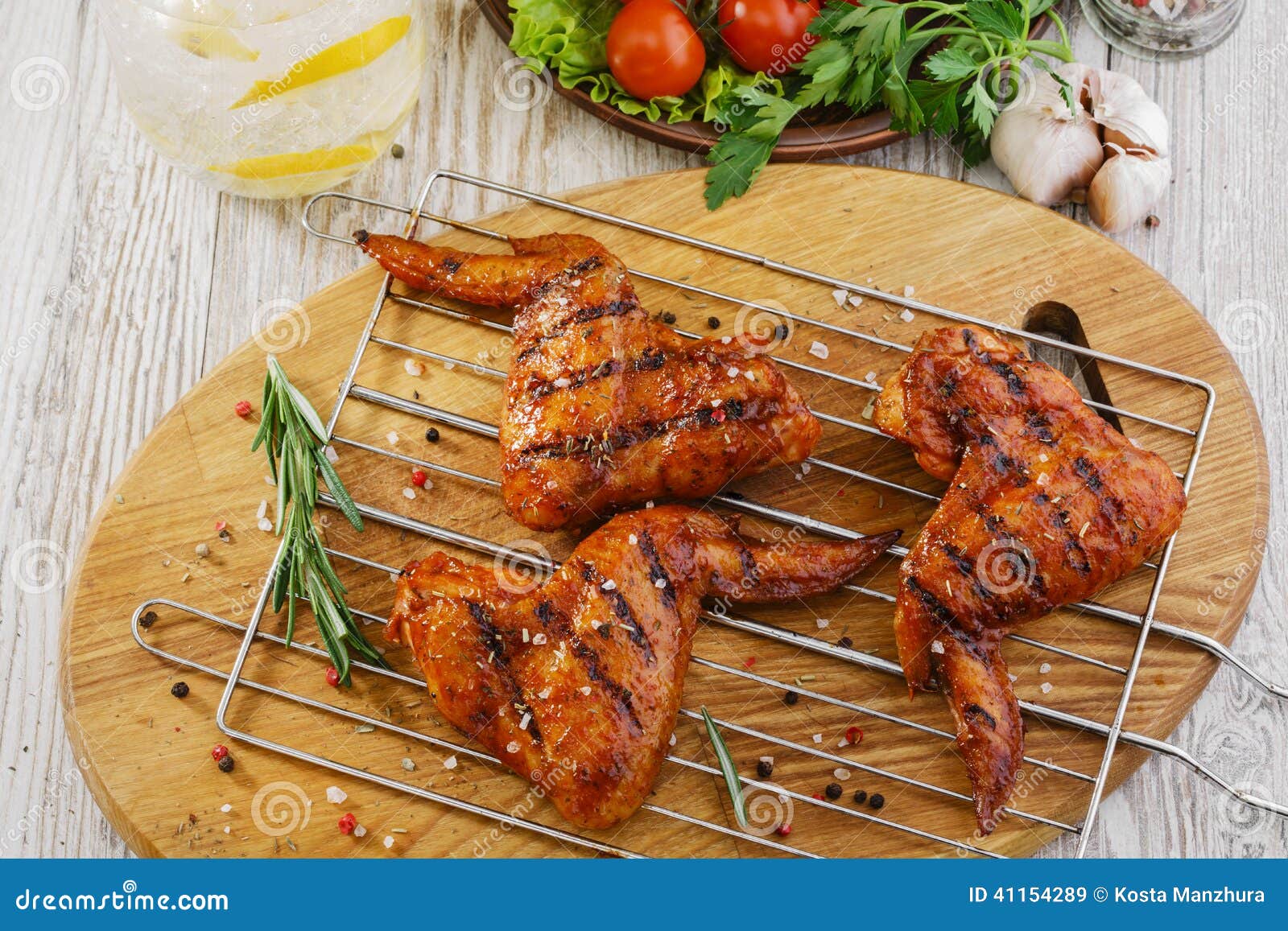 Alas De Pollo Asadas a La Parilla Imagen de archivo - Imagen de comida ...