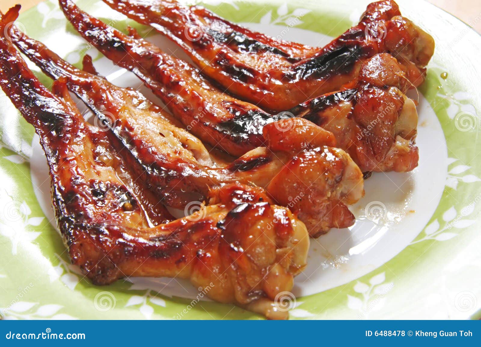 Alas De Pollo Asadas a La Parilla Foto de archivo - Imagen de carne ...