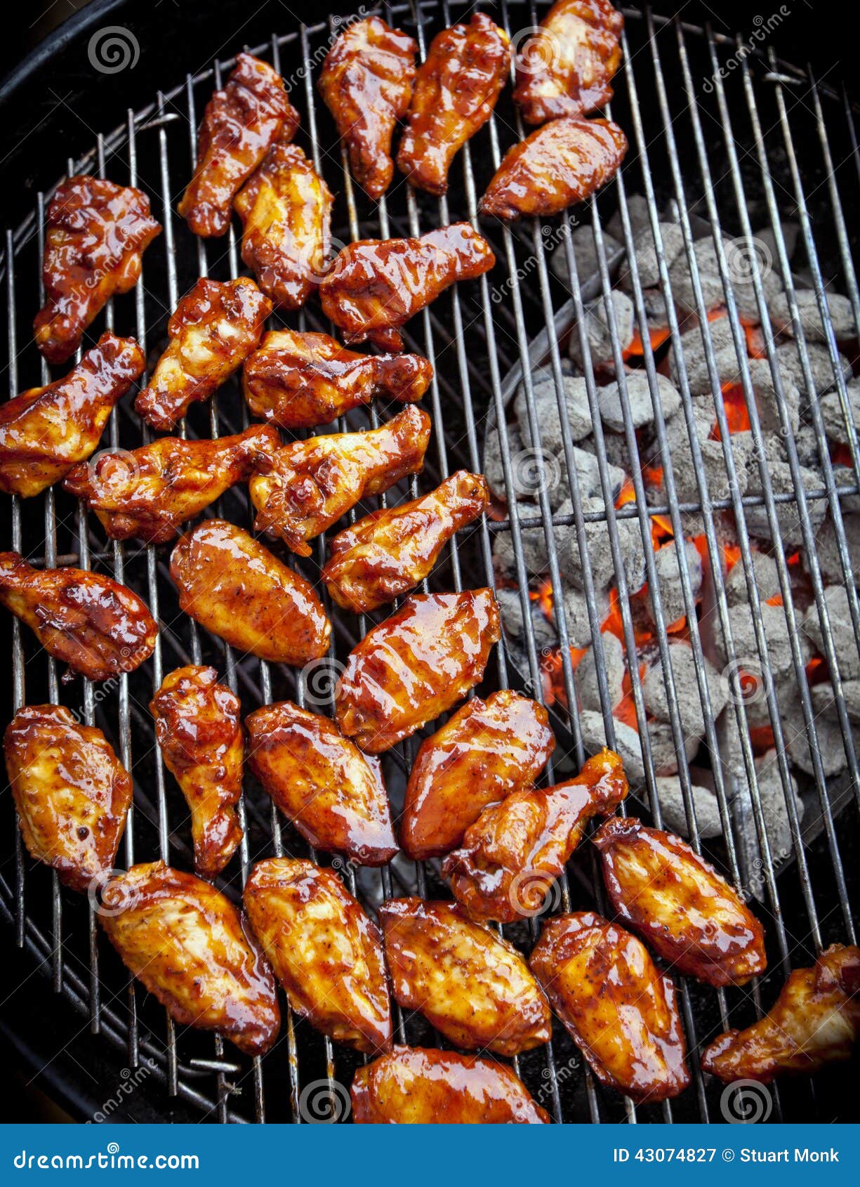 Alas de pollo del Bbq imagen de archivo. Imagen de palillos - 43074827