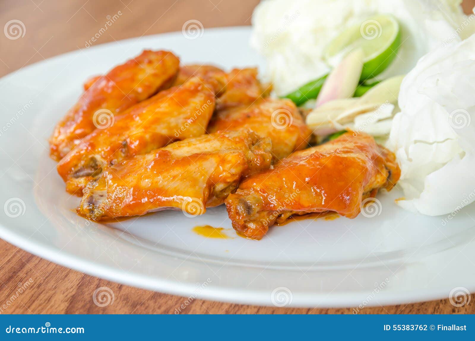 Alas de pollo del Bbq foto de archivo. Imagen de aislado - 55383762