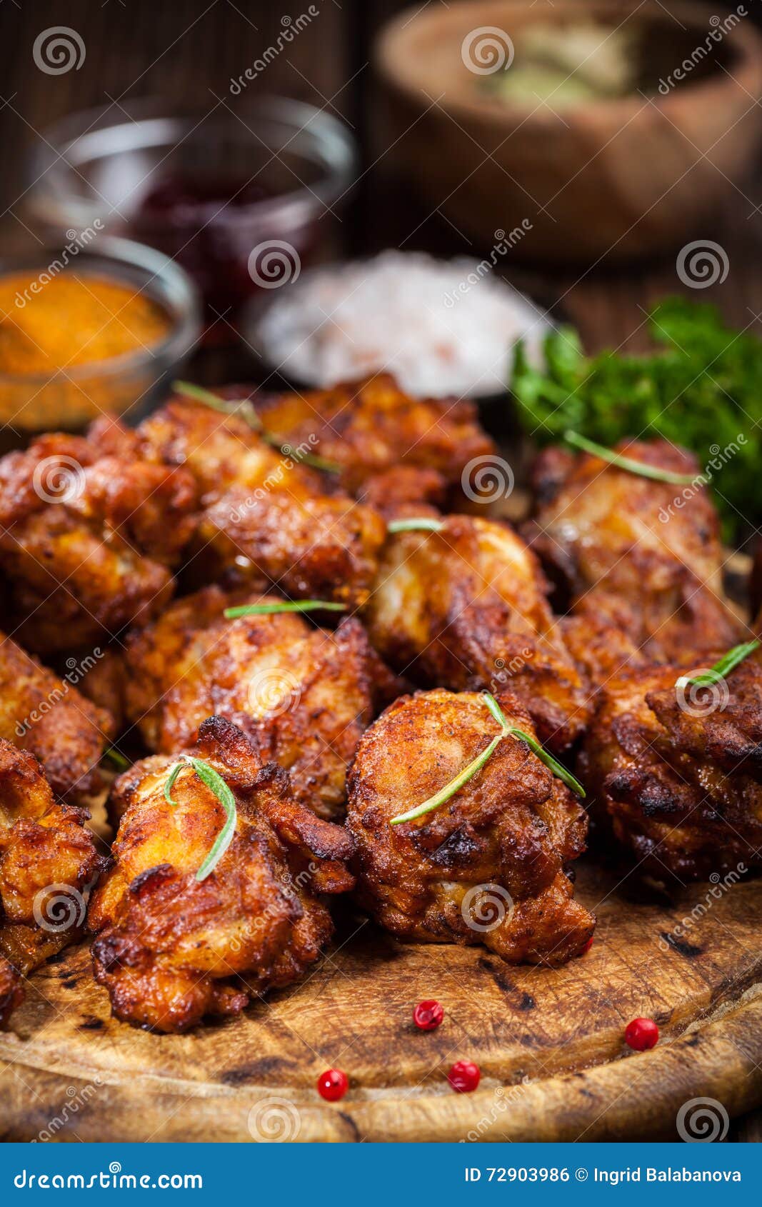 Alas de pollo del Bbq foto de archivo. Imagen de vida - 72903986