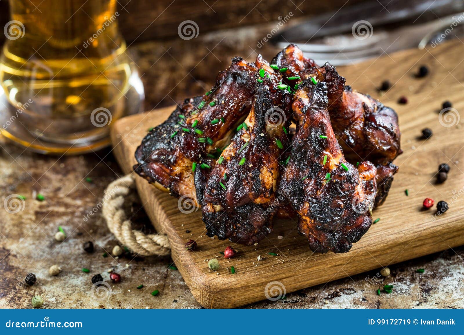 Alas de pollo del Bbq imagen de archivo. Imagen de tarjeta - 99172719