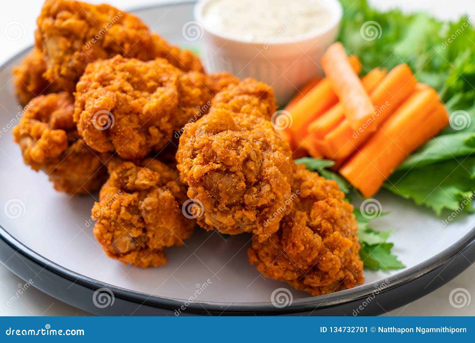 Alas De Pollo Picantes Fritas Imagen de archivo - Imagen de alimento ...