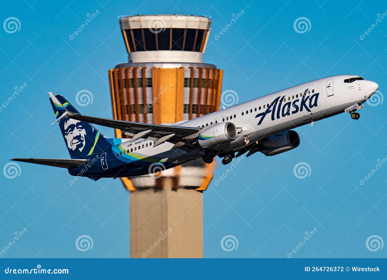 Alaska 737-900ER N467AS Departing from the Phoenix Sky Harbor Editorial ...