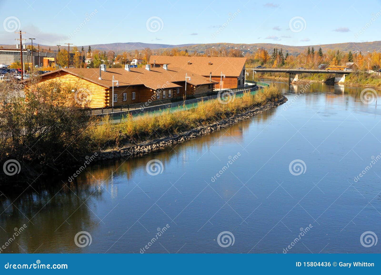 Alaska-Fluss-Ufergegend stockfoto. Bild von landschaft - 15804436