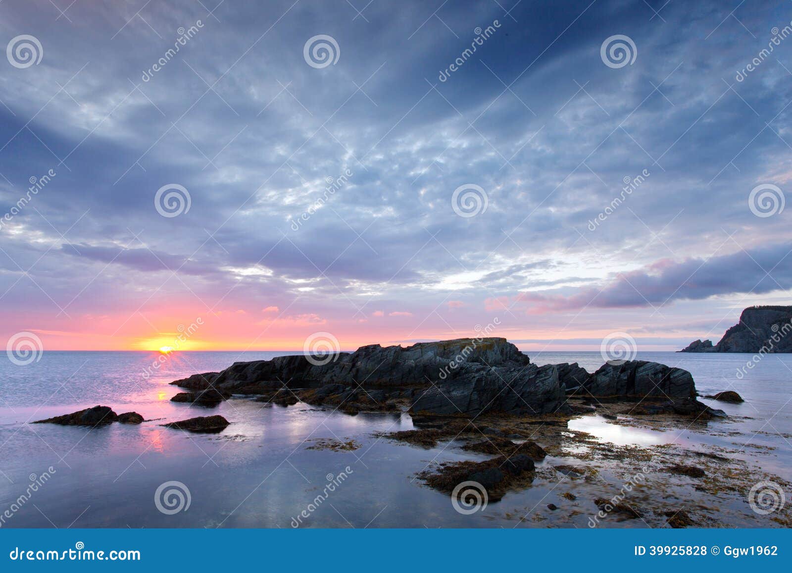 Alba Della Costa Di Terranova Fotografia Stock - Immagine di marea ...