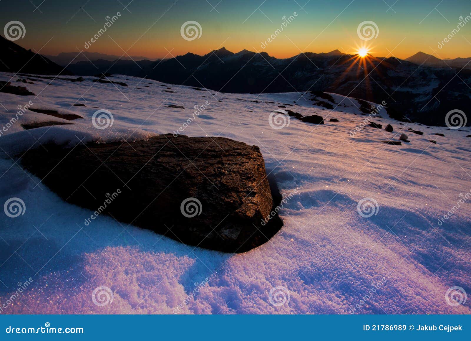 Alba della montagna immagine stock. Immagine di inverno - 21786989